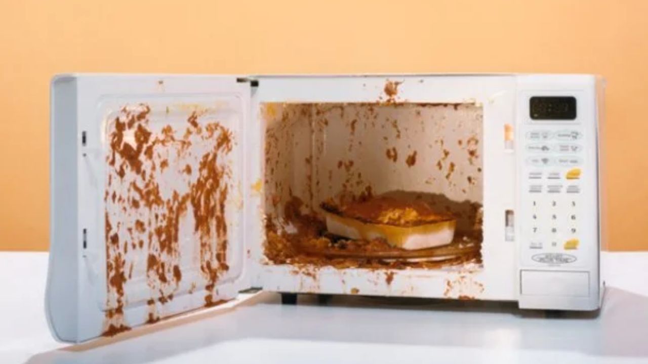 Your Microwave Can Explode If You Put These Items Inside!