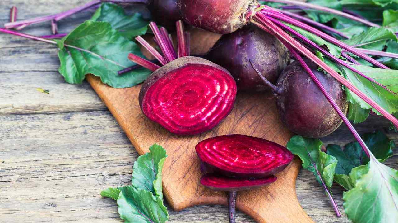 Top 5 Health Benefits of Beetroot Leaves